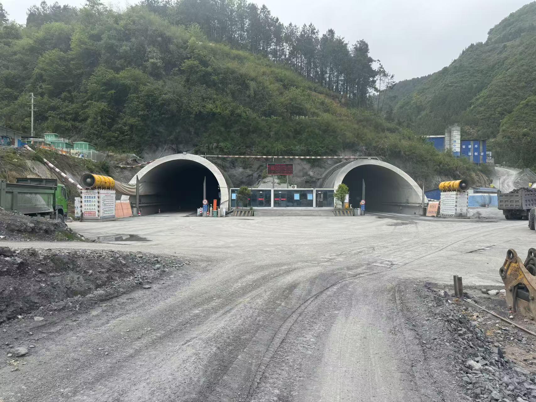 中冶京诚设计的G59张官高速金岩特长隧道顺利贯通-中冶京诚 CERI